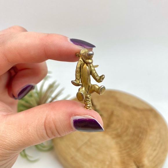 Disney | Jewelry | Cute Vintage Textured Matte Gold Disneys Tigger Pin ...